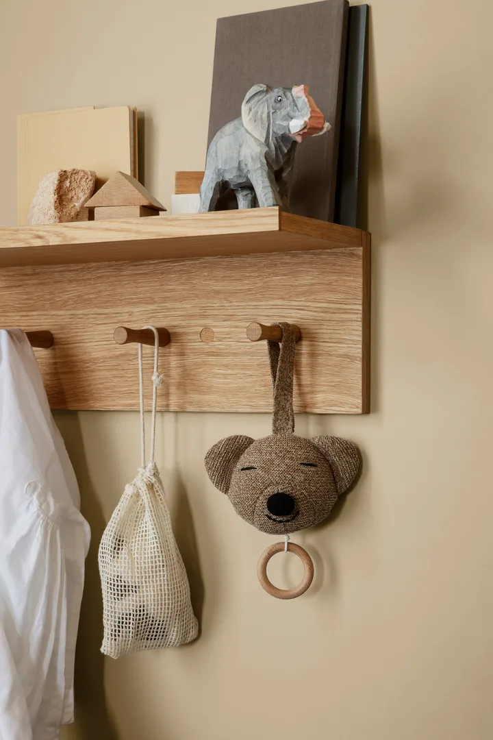 Place Rack knagerække hylde eg fra Ferm Living - NordicNest.dk
